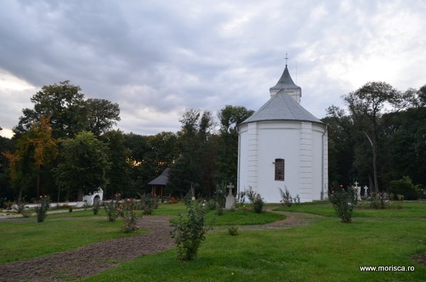 In vizita la Castelul Sturdza de la Miclauseni | Blog de evenimente si ...